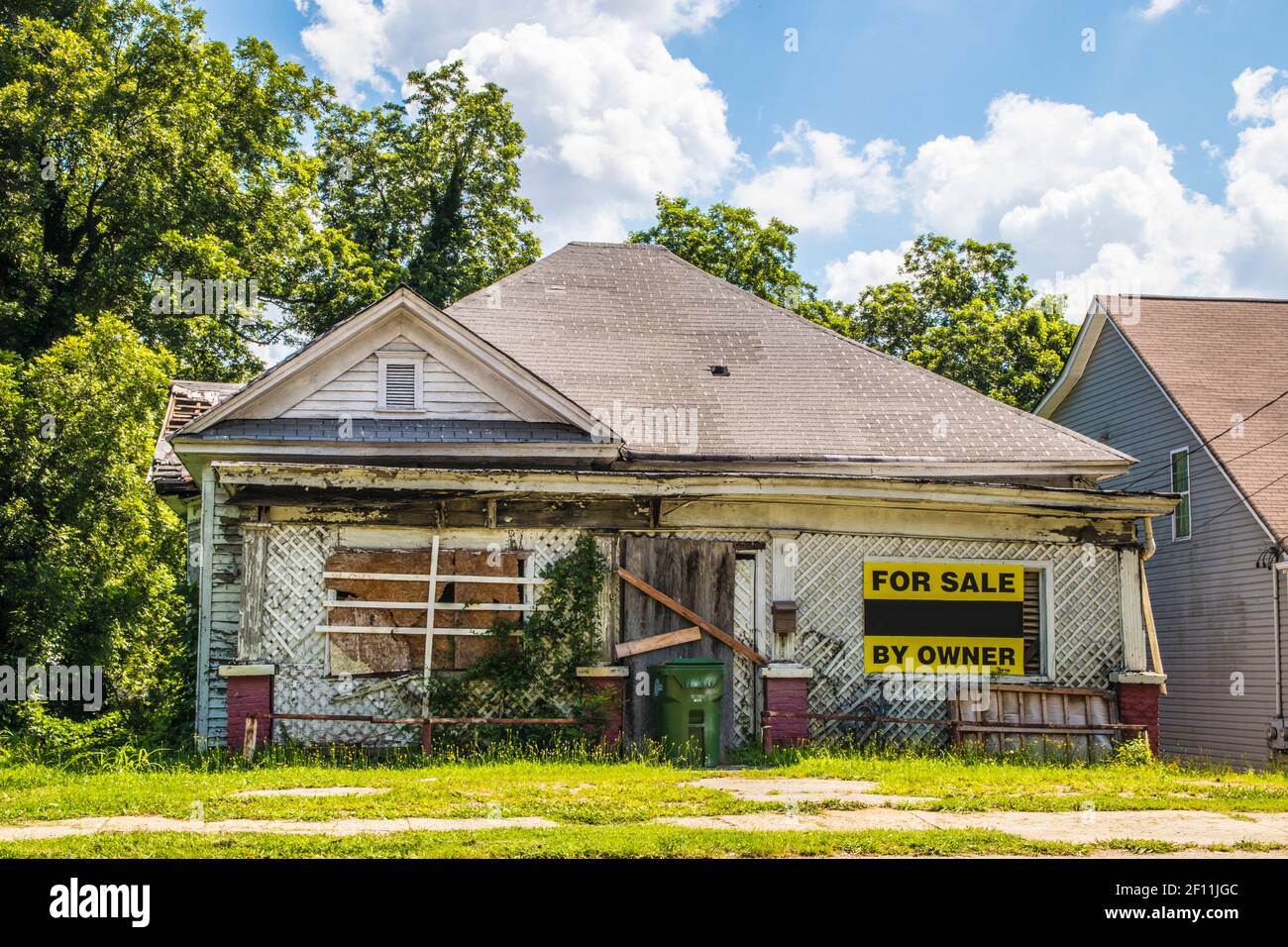 Decatur, Ga / USA - 07 12 20: View of an old run down home boarded up ...