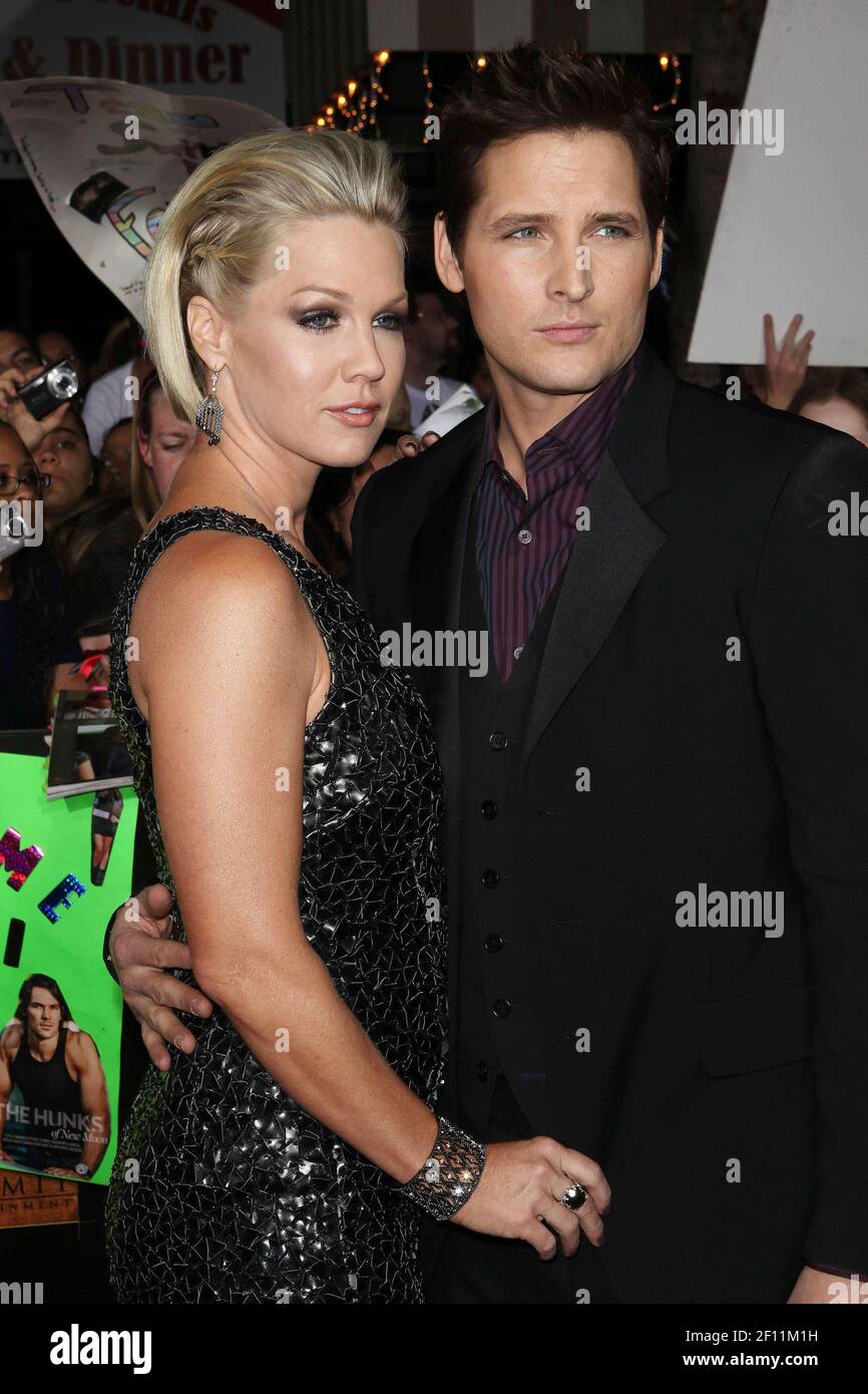 16 November 2009- Westwood, California- Actress Jennie Garth and actor ...