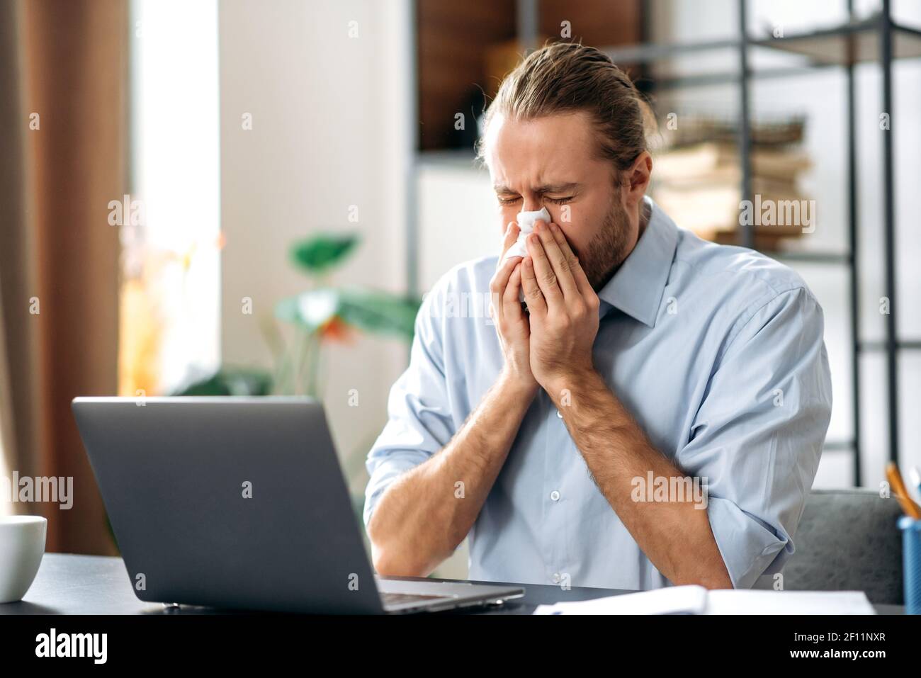 Unhealthy office hi-res stock photography and images - Alamy