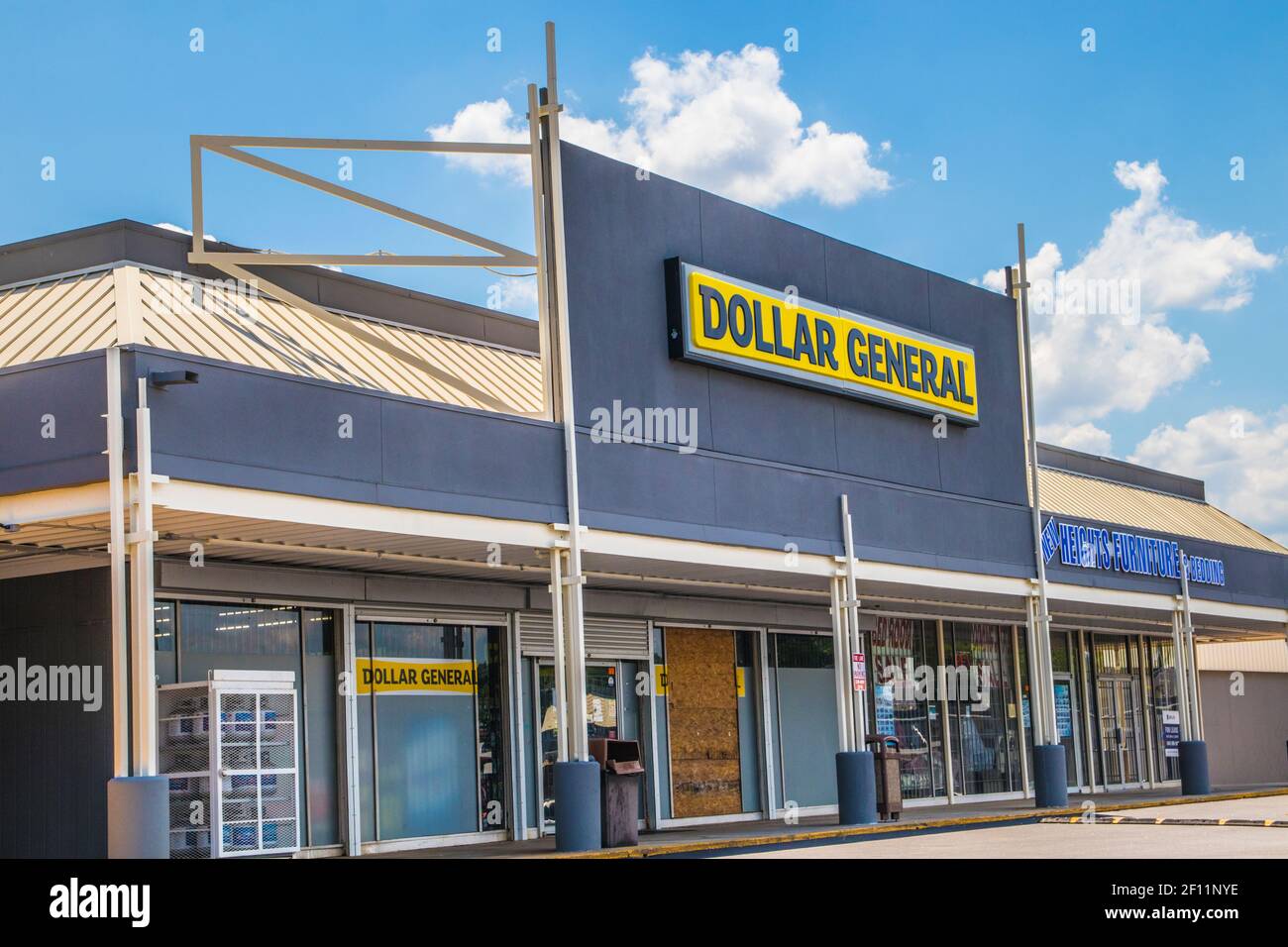 Dollar general store hi-res stock photography and images - Alamy