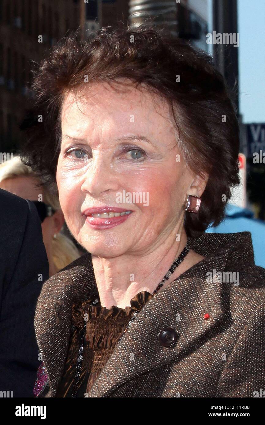 08 December 2009- Hollywood, California- Actress Leslie Caron receives ...