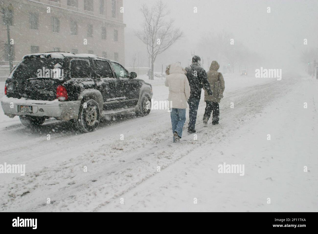 19 December 2009 - Washington, DC - A winter storm has hit the nations ...