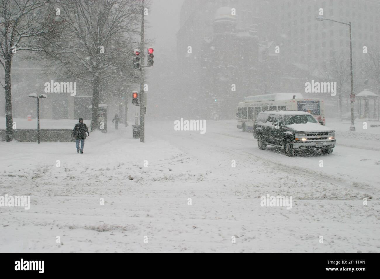 19 December 2009 - Washington, DC - A winter storm has hit the nations ...