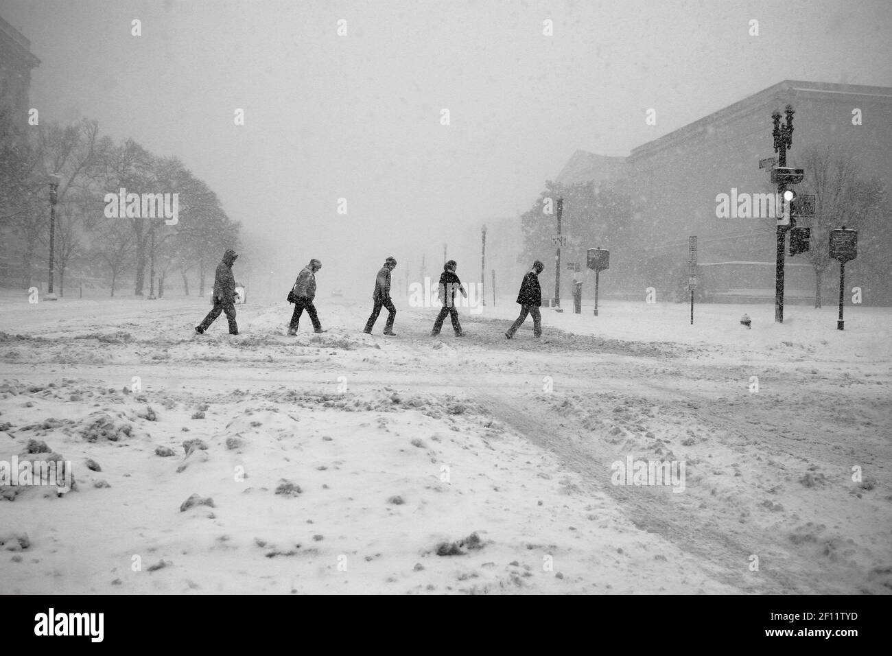 19 December 2009 - Washington, DC - A winter storm has hit the nations ...