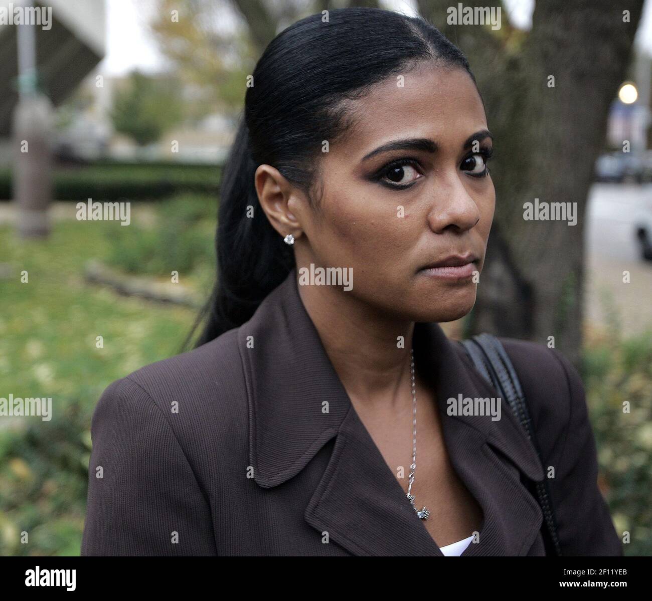 Tyna Robertson, mother of Brian Urlacher's out of wedlock son, leaves ...