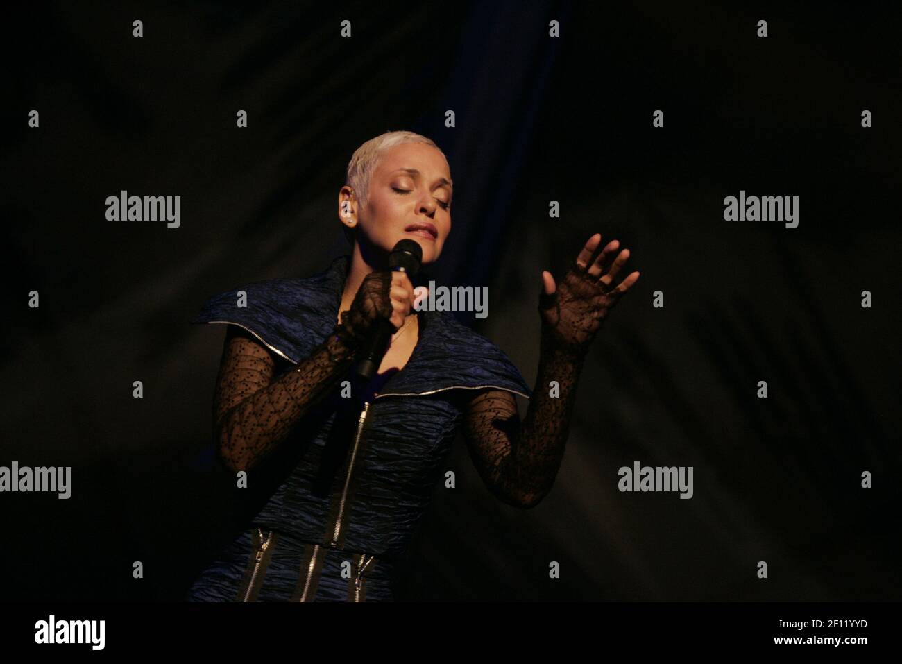 Singer mariza hi-res stock photography and images - Alamy