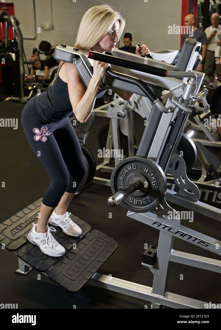 Nancy Cole demonstrations the squat exercise. (Photo by Al Diaz/Miami ...