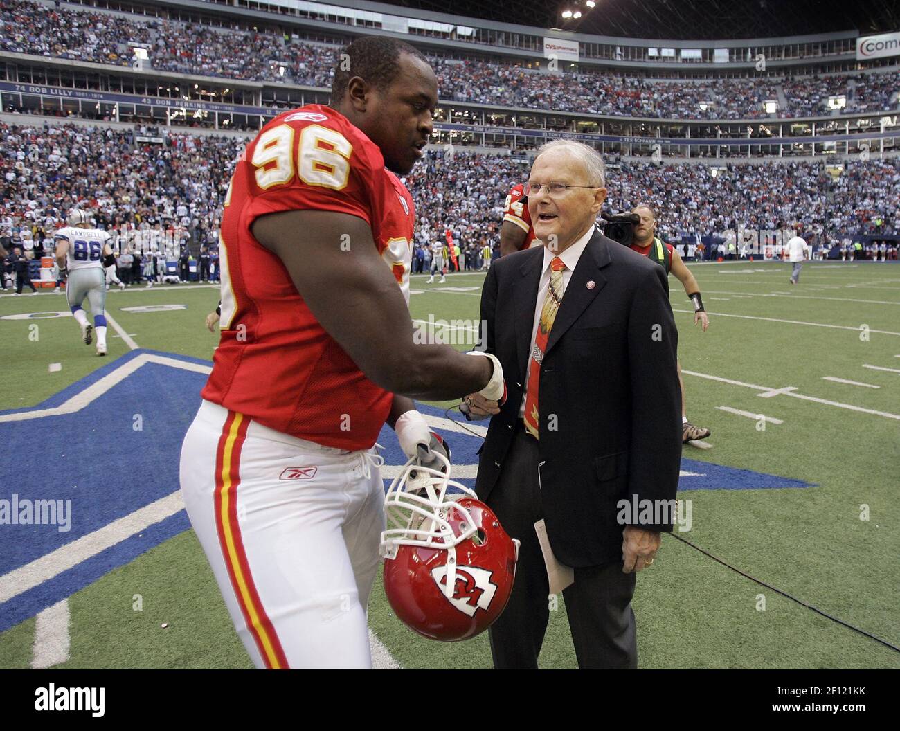 Kansas City Chiefs owner Lamar Hunt shakes hands with Chiefs defensive ...