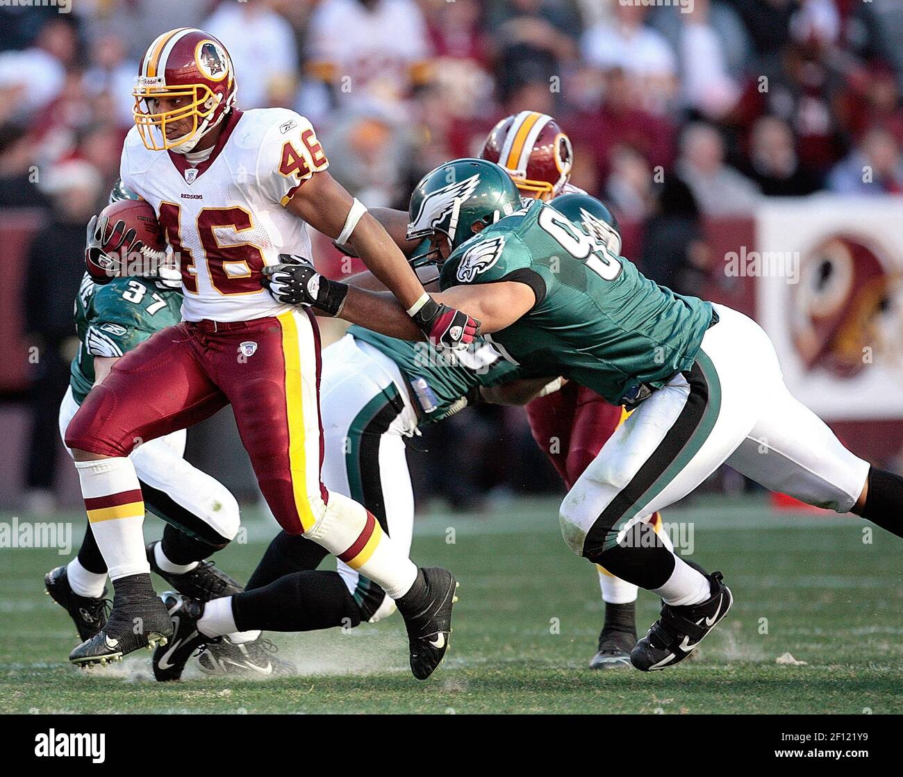 Washington Redskins Ladell Betts (46) breaks the tackle of Philadelphia ...
