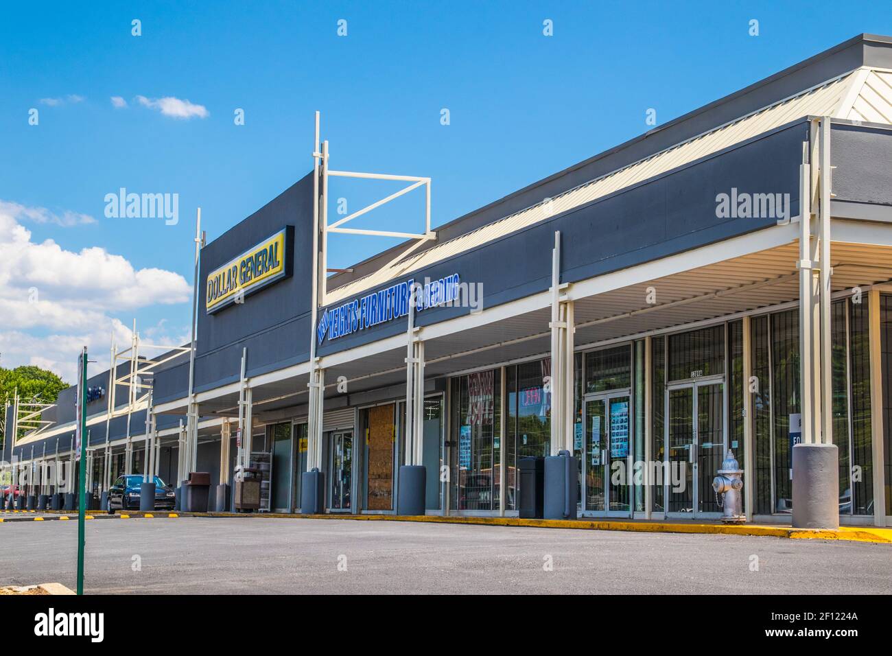 Dollar general store hi-res stock photography and images - Alamy