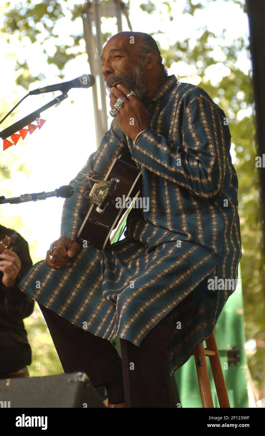 Richie Havens performance during "Folks on the Island: A Governors ...