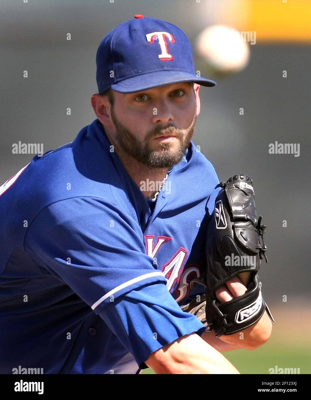 Texas Rangers pitcher Josh Rupe throws during an intrasquad game at ...