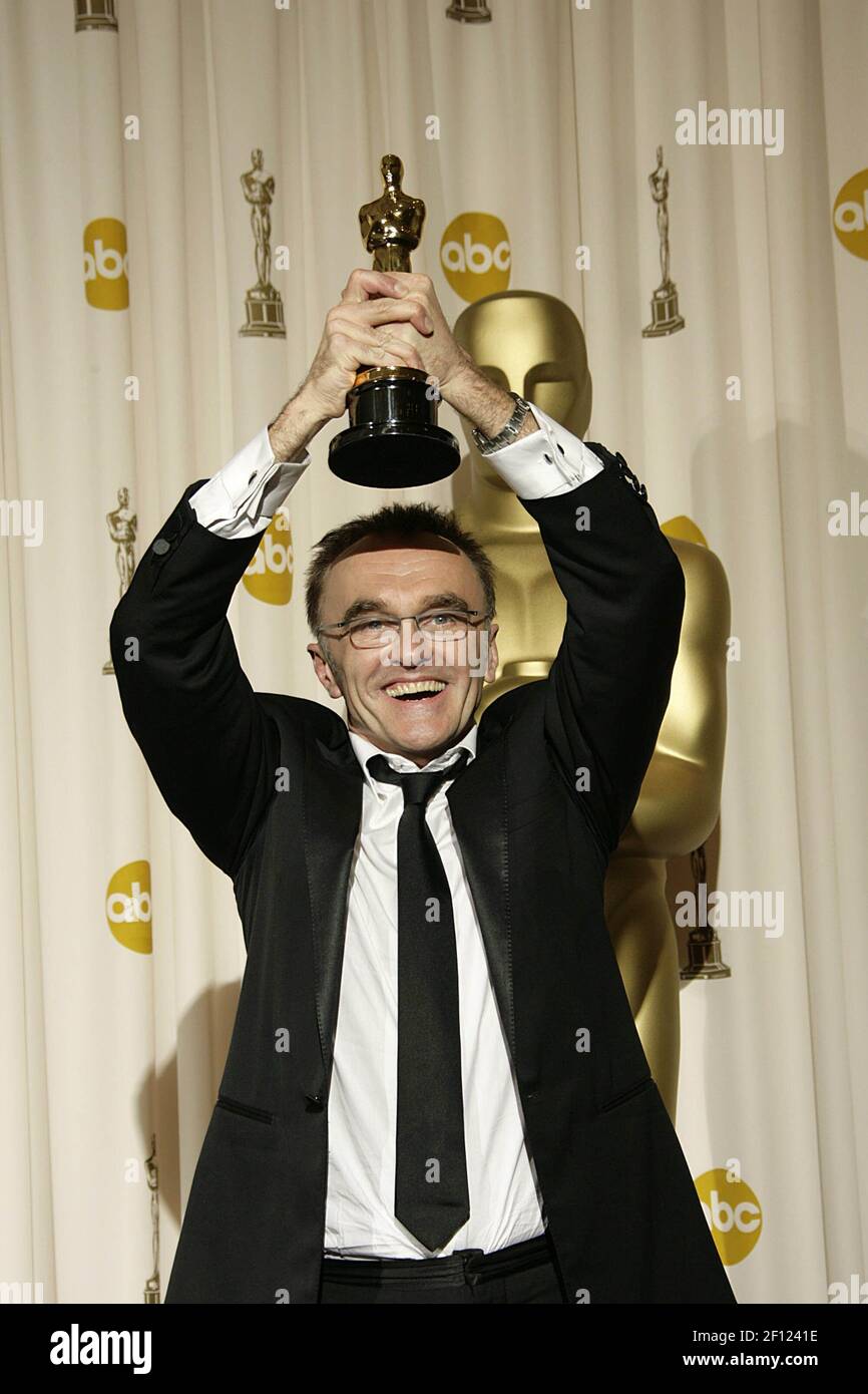Danny Boyle poses with his best director Oscar for the film "Slumdog ...