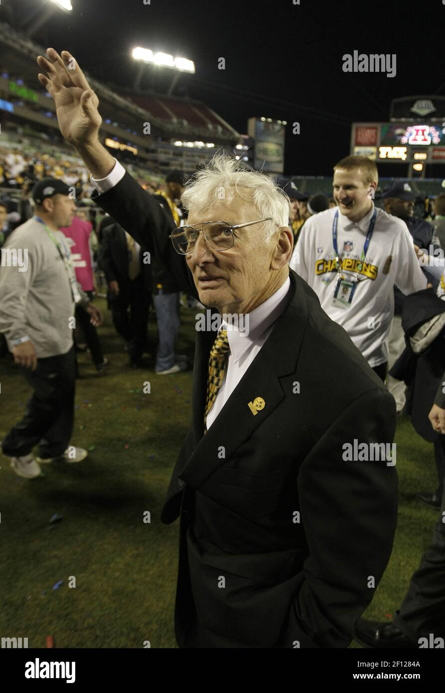 Steeler's owner Dan Rooney leaves the field following the trophy ...