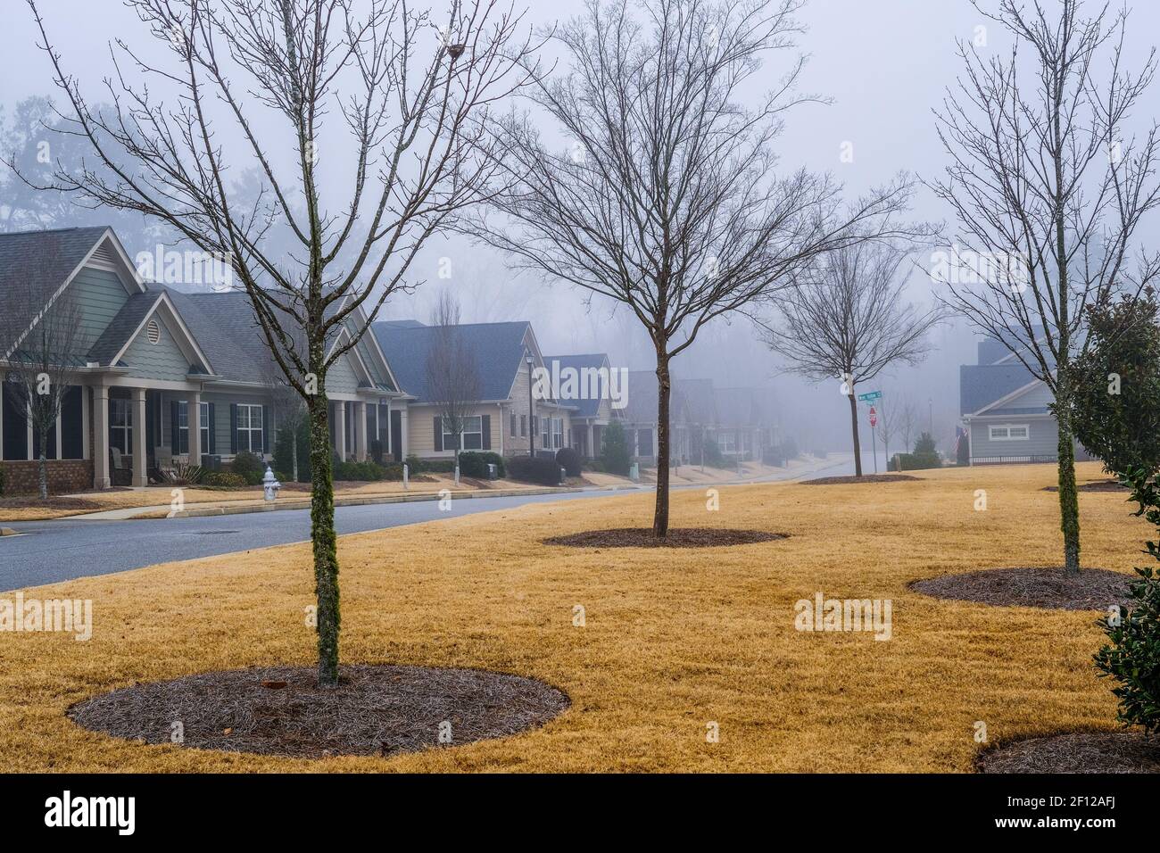 Fog homes hi-res stock photography and images - Alamy