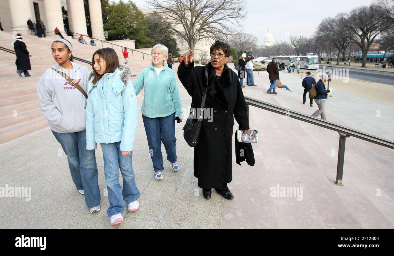 Valinda Livingston, right, and her daughter-in-law Jane Livingston ...