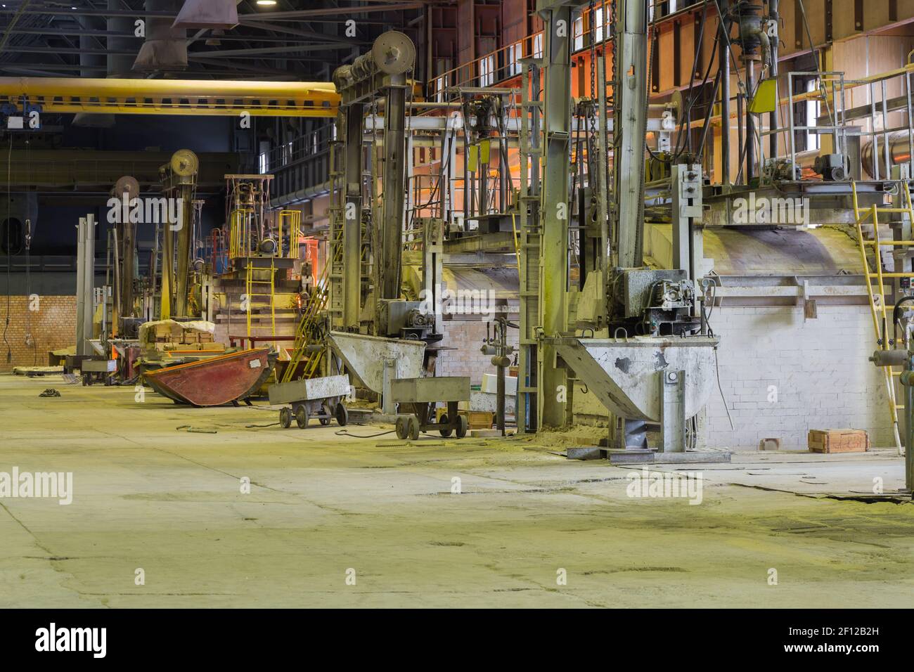 Optical glass manufacturing hi-res stock photography and images - Alamy