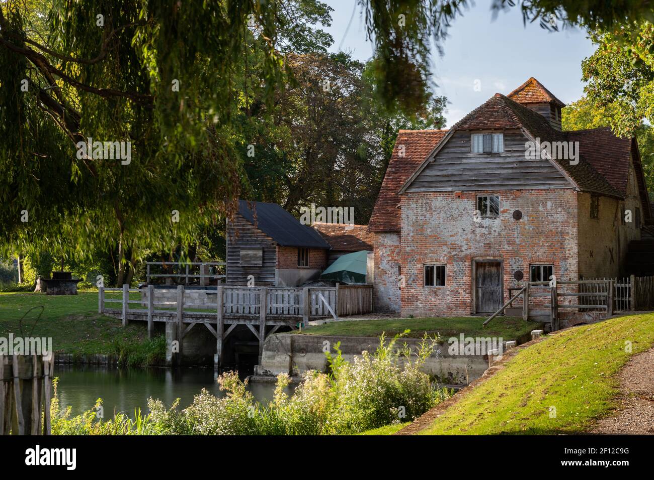 Mapledurham Watermill , Oxfordshire, England, United Kingdom Stock ...