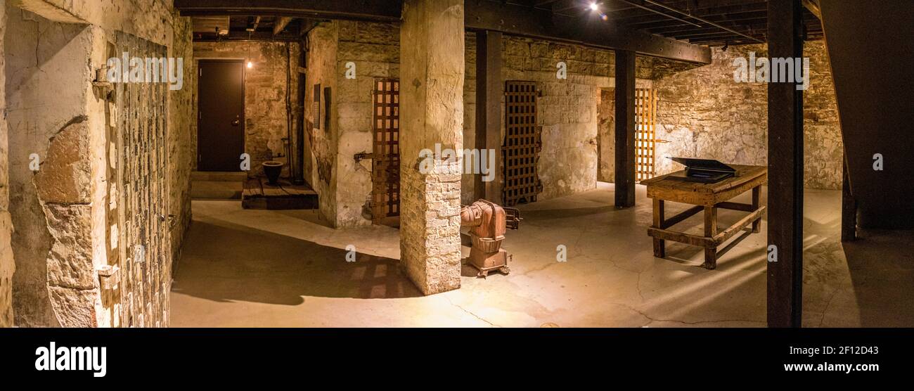 Old wooden jail cell hi-res stock photography and images - Alamy