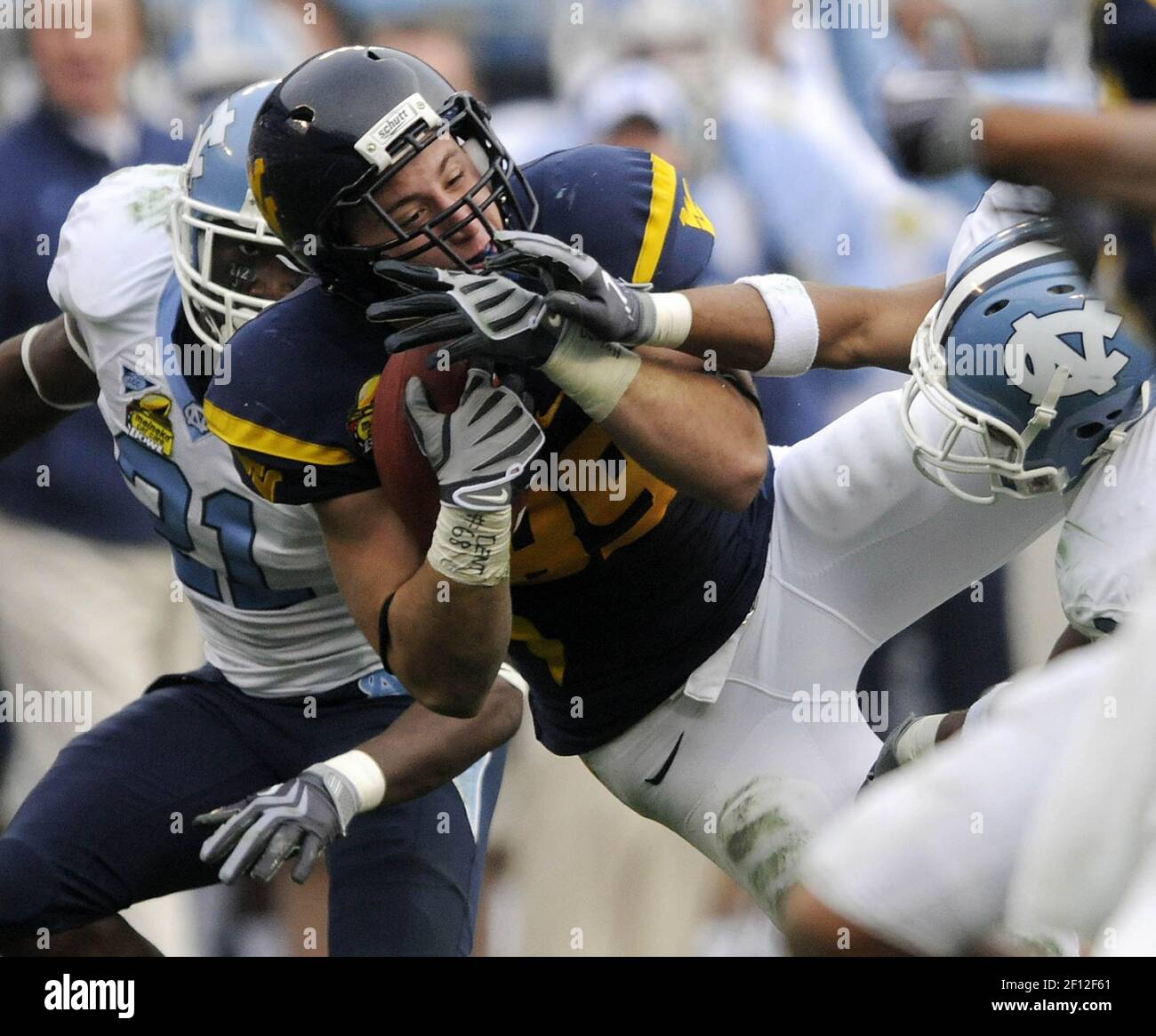 West Virginia's Tyler Urban (89) hangs onto a pass between North ...