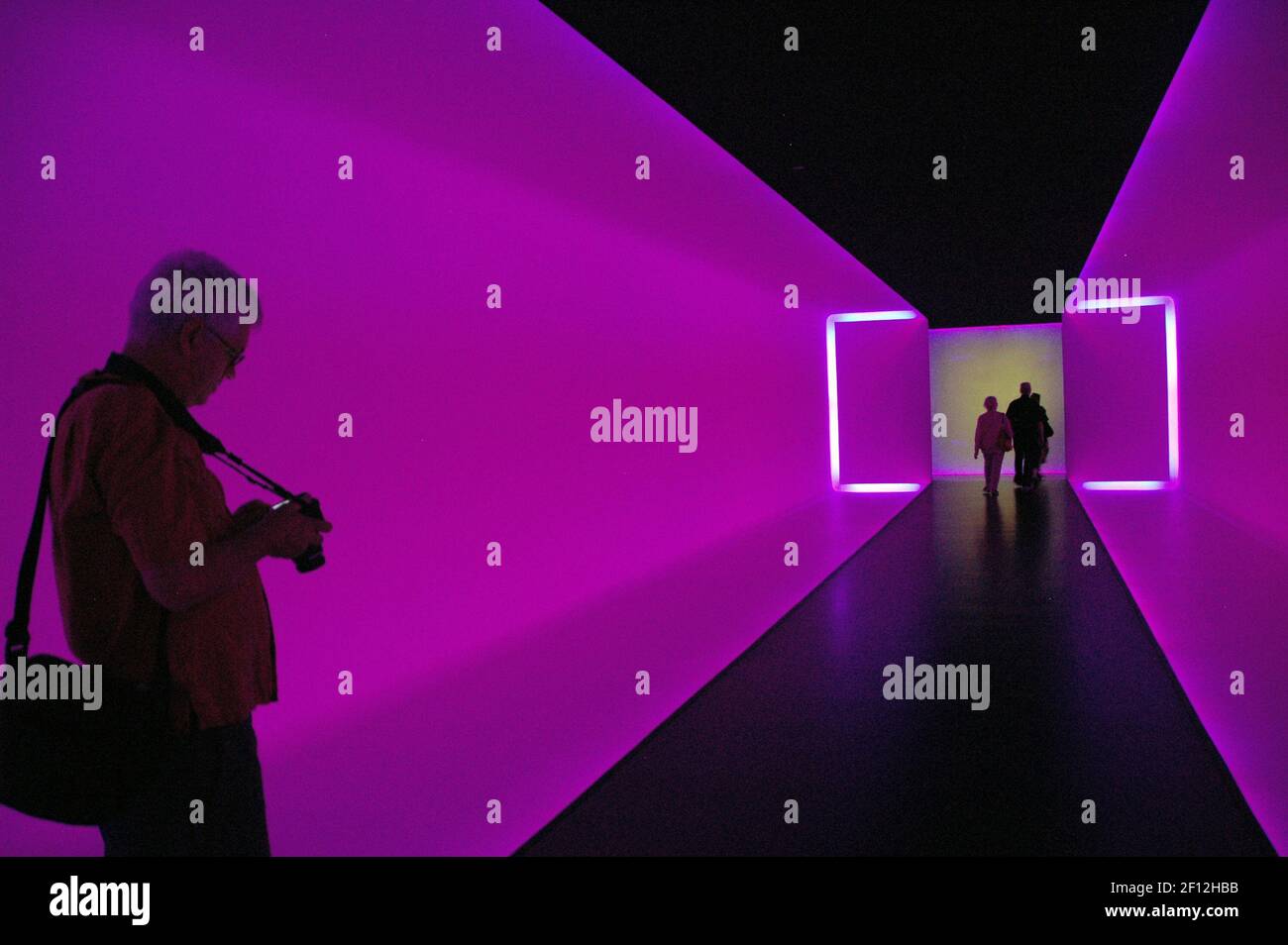 James Turrell's "Light Tunnel" at the Houston Museum of Fine Arts in ...