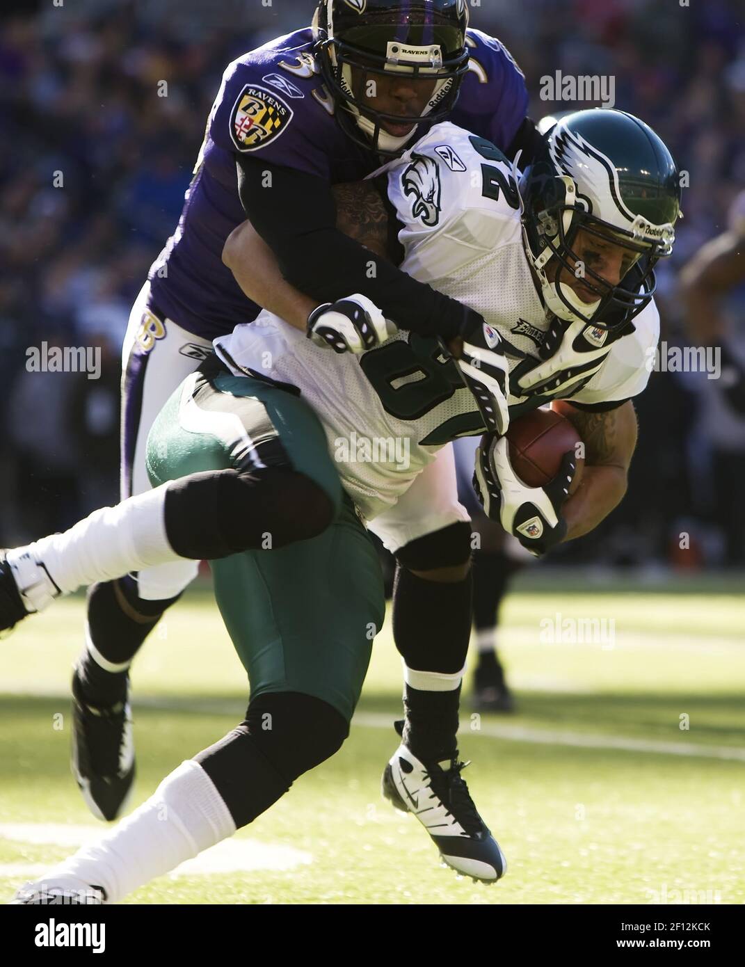 Corey Ivy (35) of the Baltimore Ravens wraps up L.J. Smith (82) of the ...