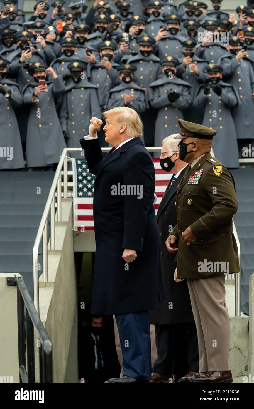 President trump salutes cadets hi-res stock photography and images - Alamy