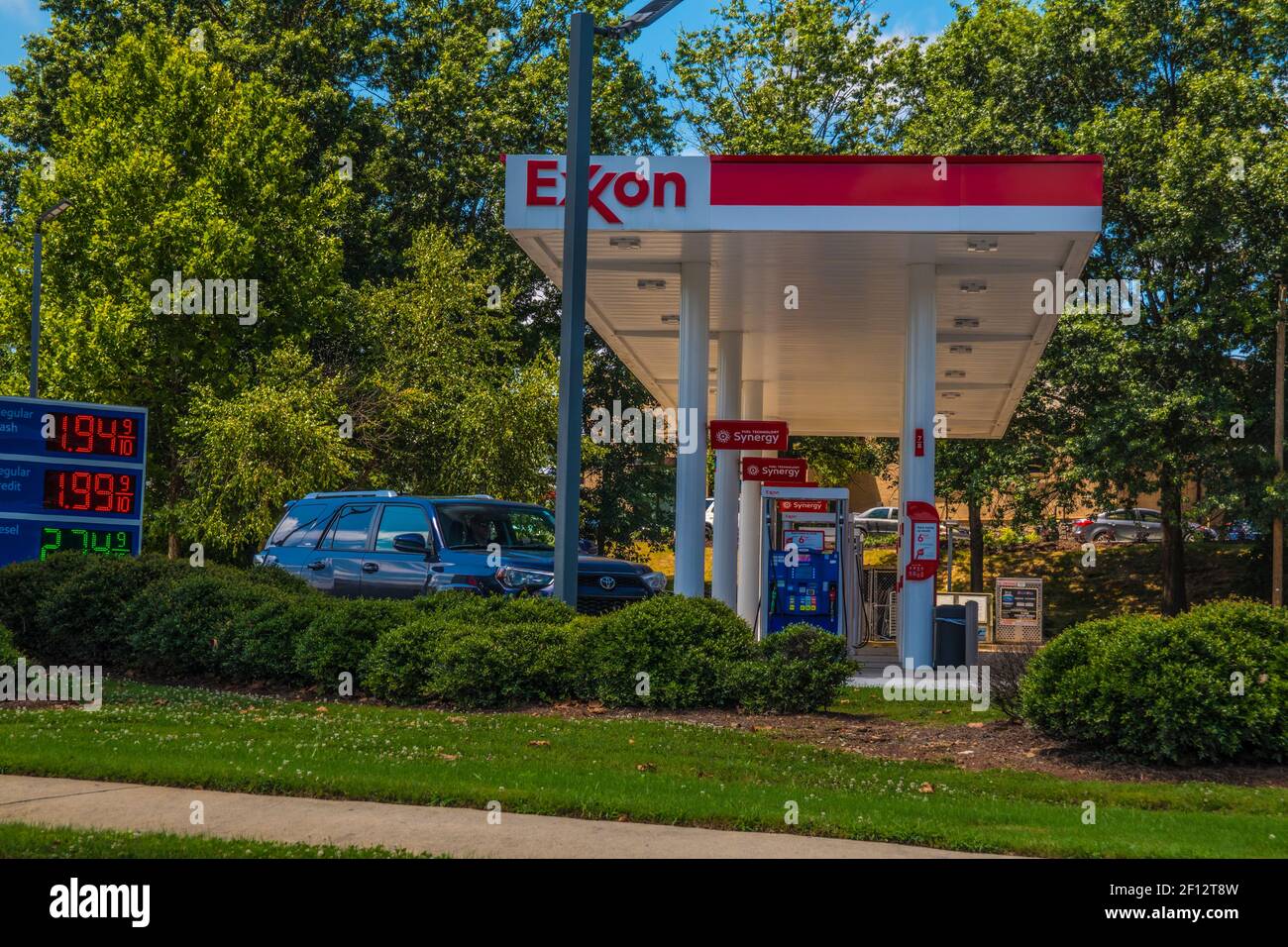 Gwinnett County, Ga / USA - 07 09 20: Exxon Gas station and current gas ...