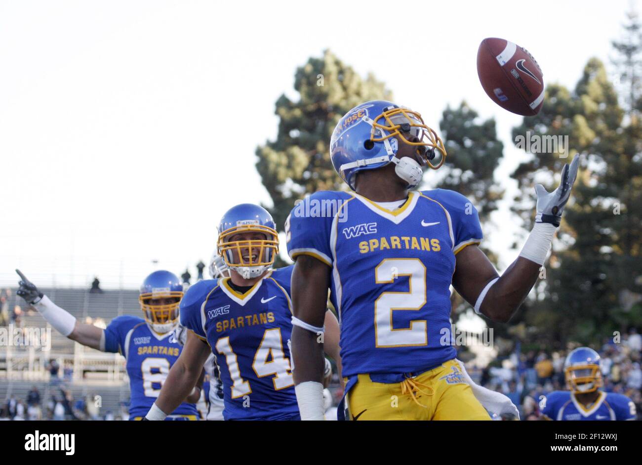 San Jose State University Spartans Duke Ihenacho (2) flips the ball ...