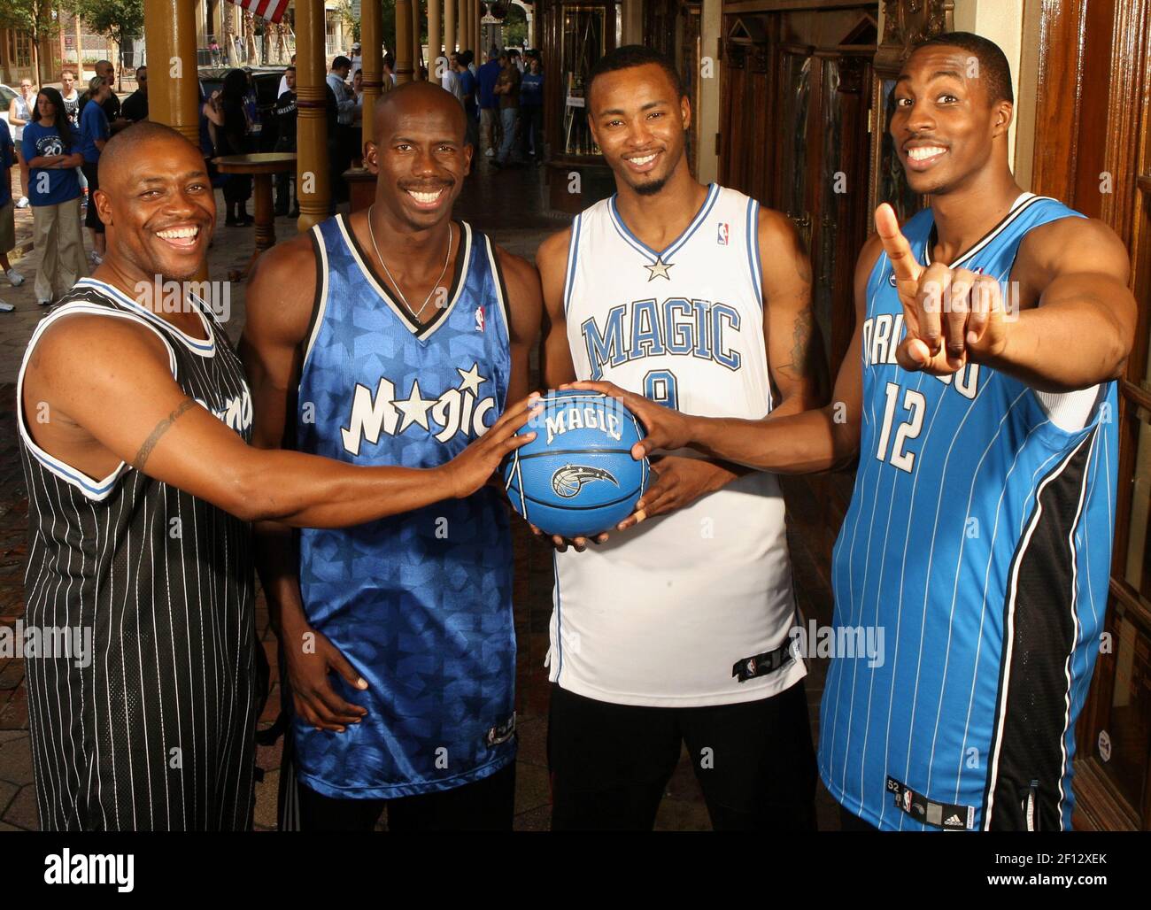 Orlando Magic players Nick Anderson, left, and Bo Outlaw, forward ...