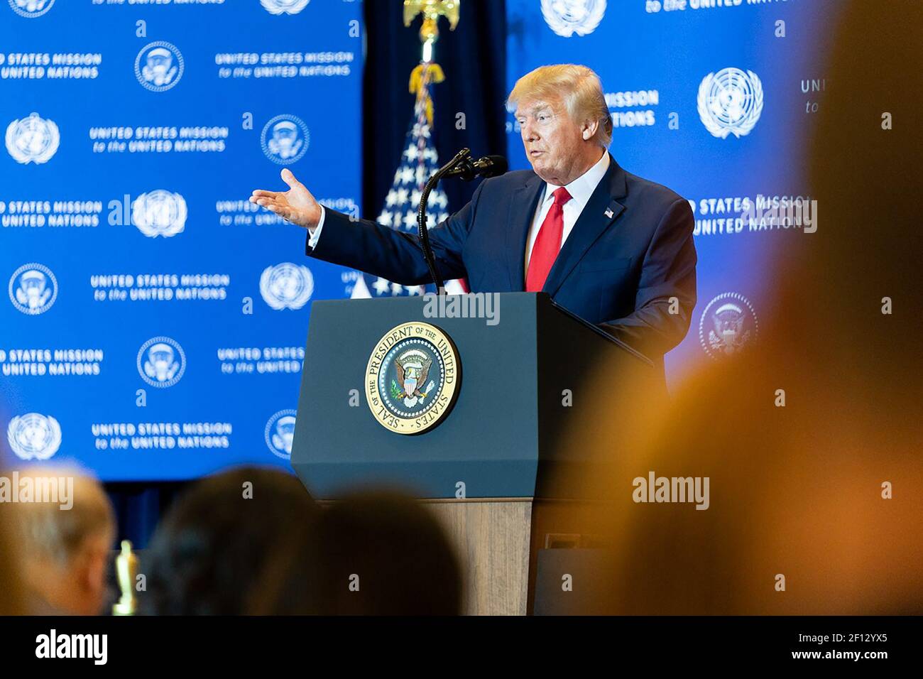 President trump answers questions hi-res stock photography and images ...
