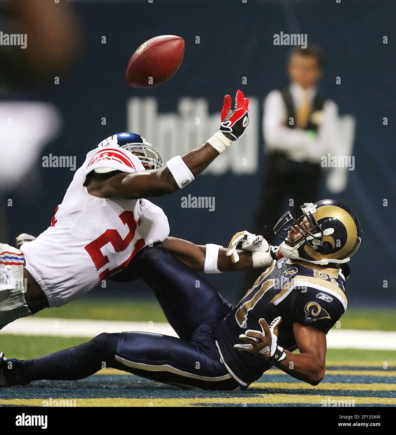 New York Giants safety Kenny Phillips (left) tips a pass intended for ...