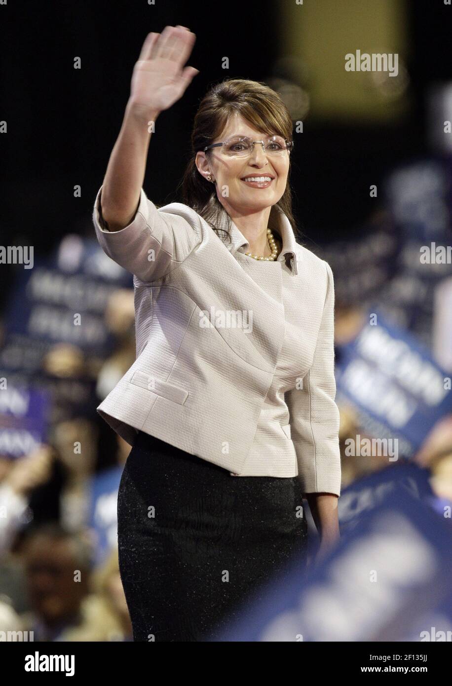 Republican vice presidential candidate Sarah Palin acknowledges ...