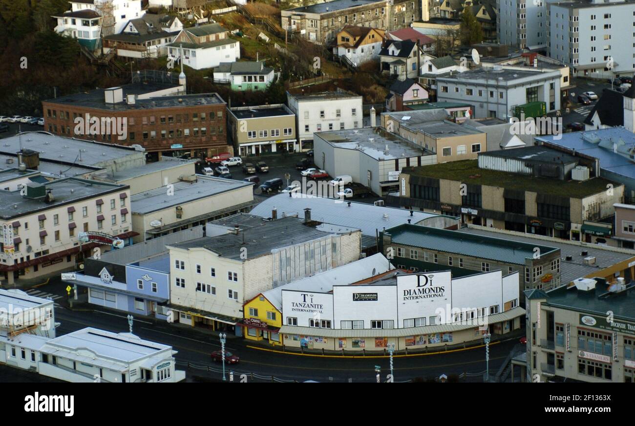 Diamonds International, at bottom, is one of the many jewelry shops in ...