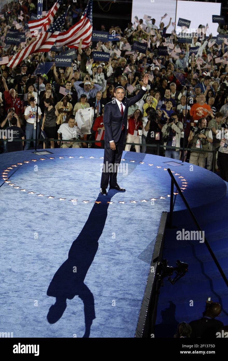 Democratic presidential candidate Barack Obama acknowledges the crowd ...