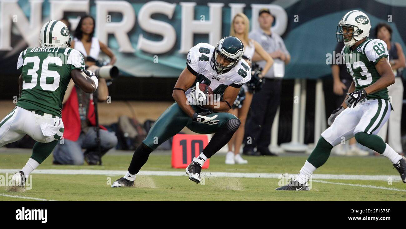 Philadelphia Eagles wide receiver Hank Baskett makes a catch for a 25 ...