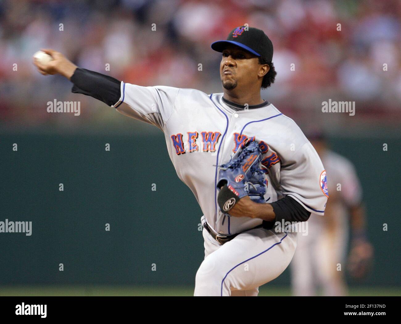 New York Mets' Pedro Martinez throws the baseball against the ...