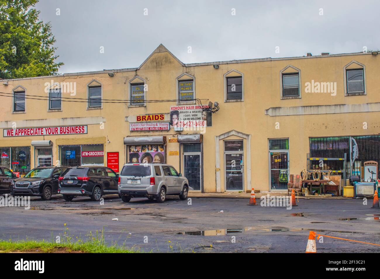Decatur, Ga / USA - 07 07 20: Urban shopping center background Stock ...