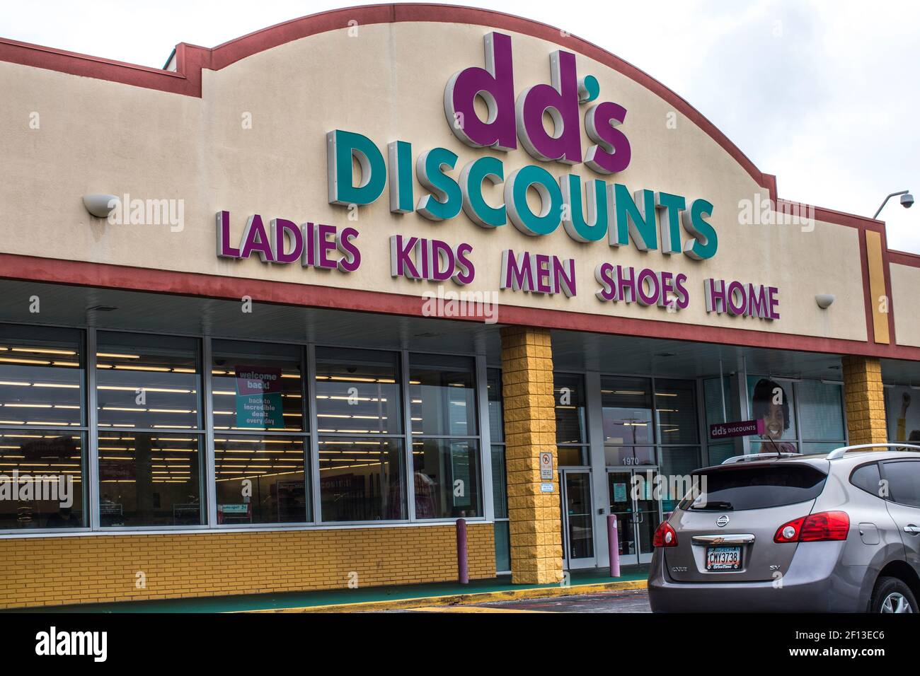 Decatur, Ga / USA - 07 07 20: View of dd's Discounts entrance and sign ...