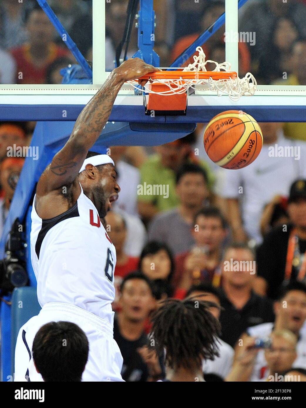 USA's Lebron James (6) dunks in the 1st quarter of their opening round ...