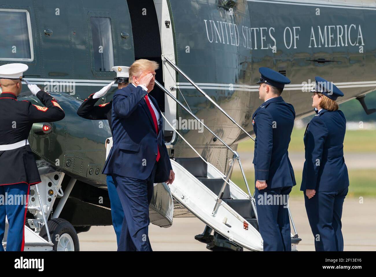 Trump saluting marine hi-res stock photography and images - Alamy