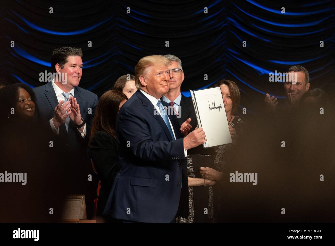 Donald j trump signature hi-res stock photography and images - Alamy