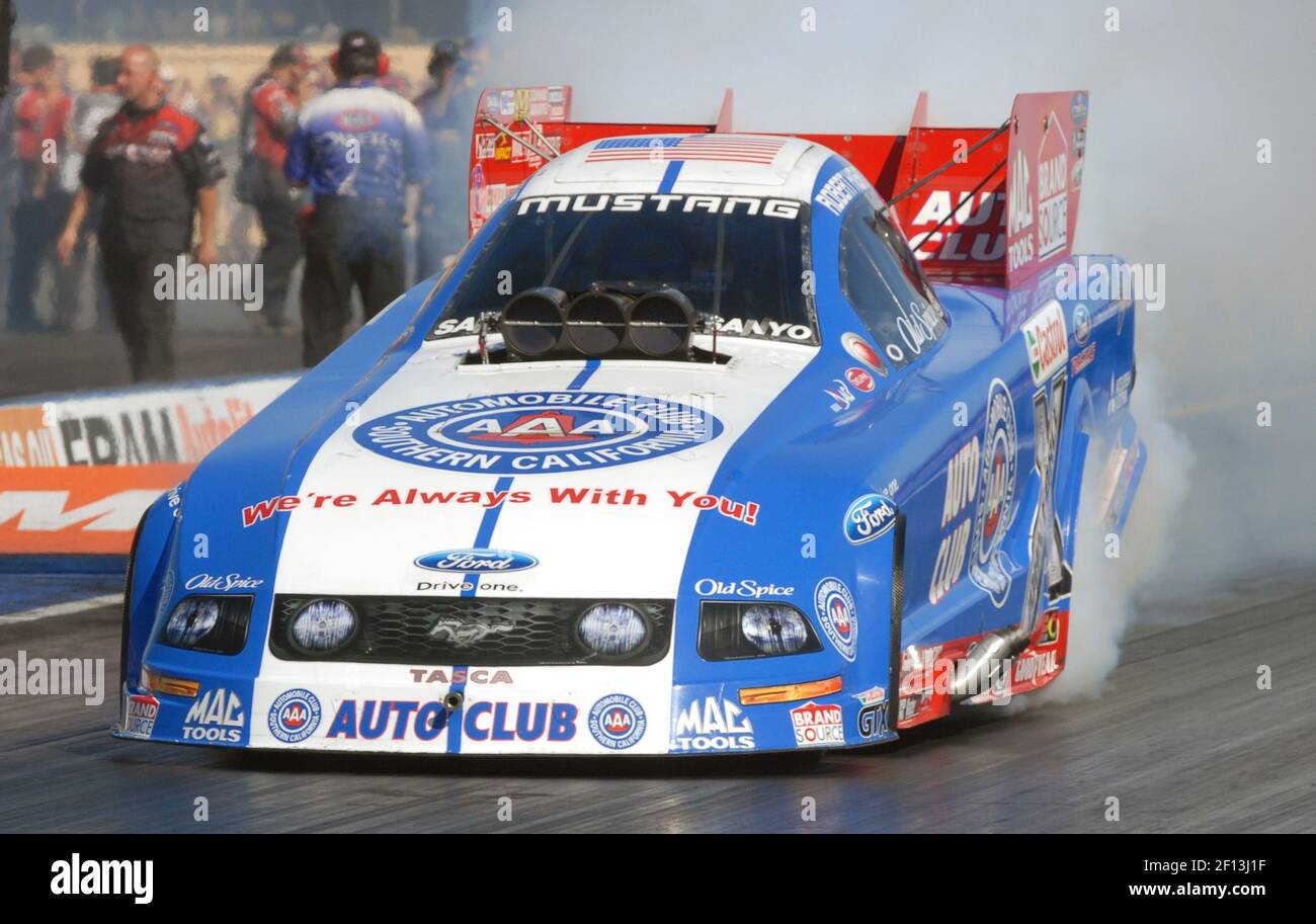 Funny Car Champion Robert Hight with a winning time of 4.163 at 296.50 ...