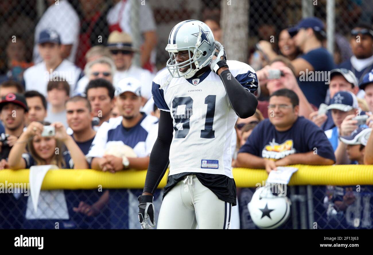 Fans keep their eyes on Dallas Cowboys' Terrell Owens during Cowboys ...