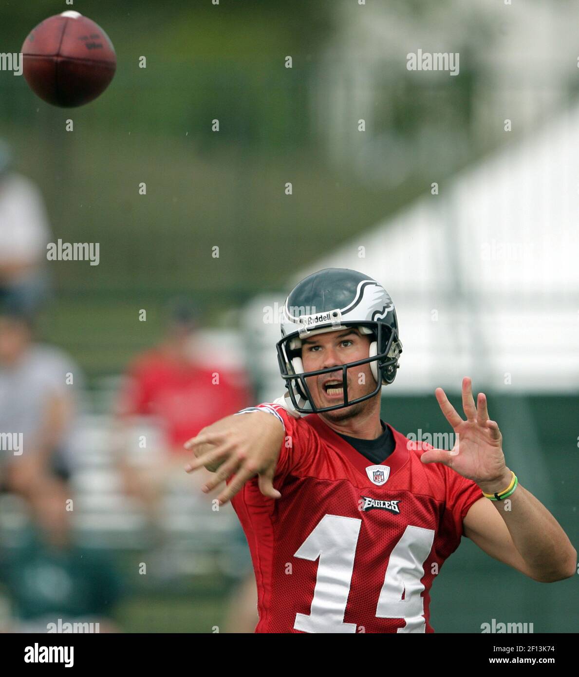 The Philadelphia Eagles' A.J. Feeley throws during training camp ...