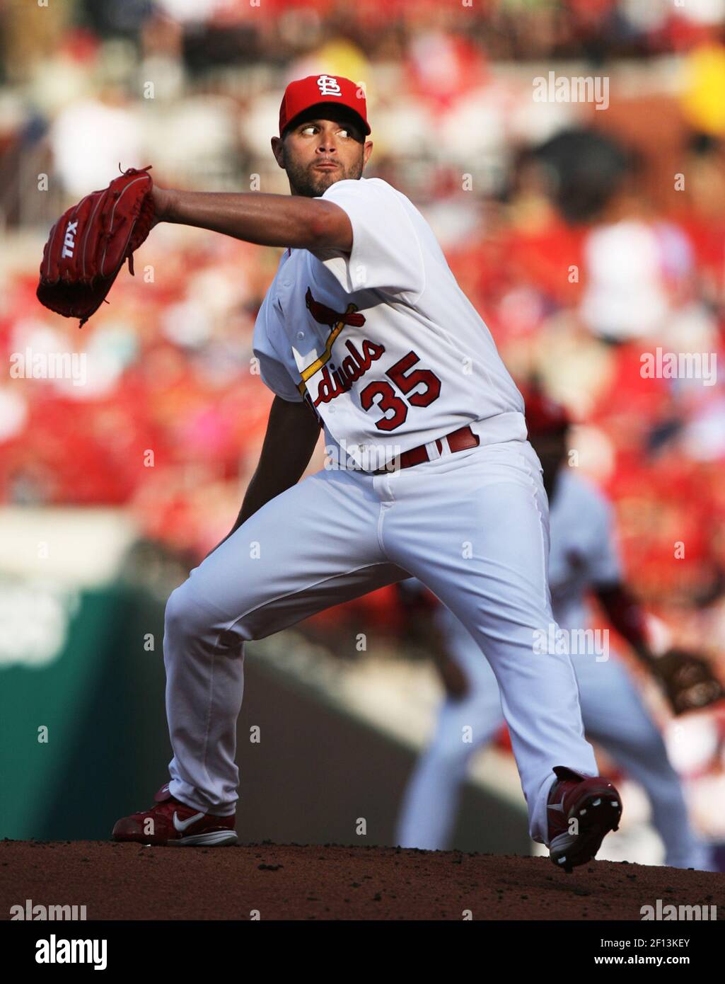 St. Louis Cardinals starting pitcher Joel Pineiro pitches against the ...