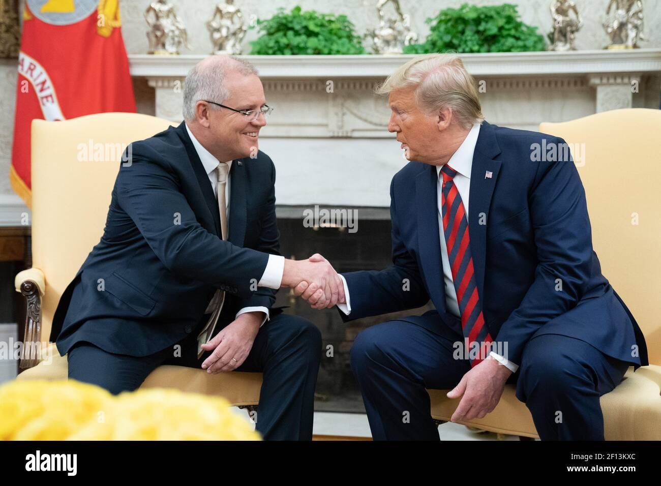 Trump shaking hands with scott morrison hi-res stock photography and ...