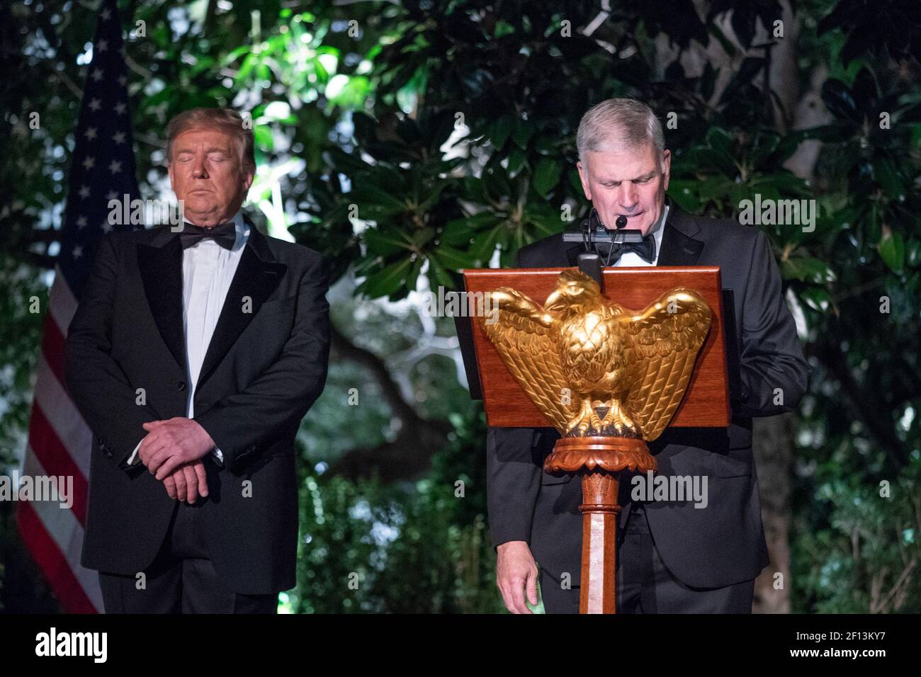 Franklin graham saying a prayer hi-res stock photography and images - Alamy