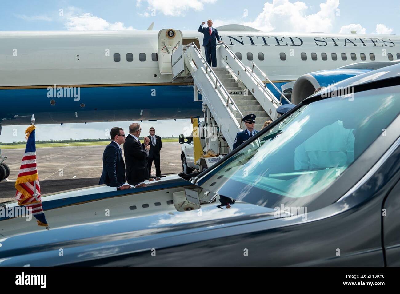 Donald trump fist pump hi-res stock photography and images - Alamy