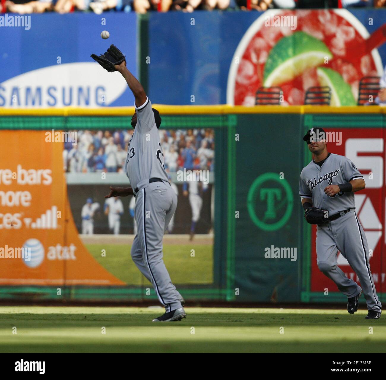 Chicago White Sox's Jermaine Dye catches a pop up fly from Texas ...